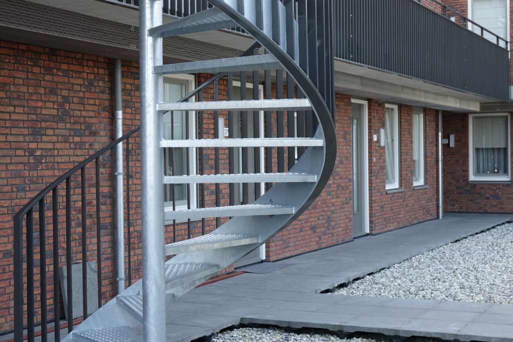 Spil- en steektrappen appartementencomplex | Maco Metaal
